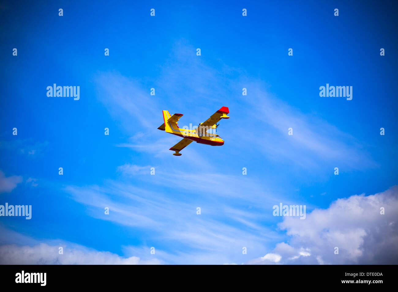 Fire bomber plane hi-res stock photography and images - Alamy