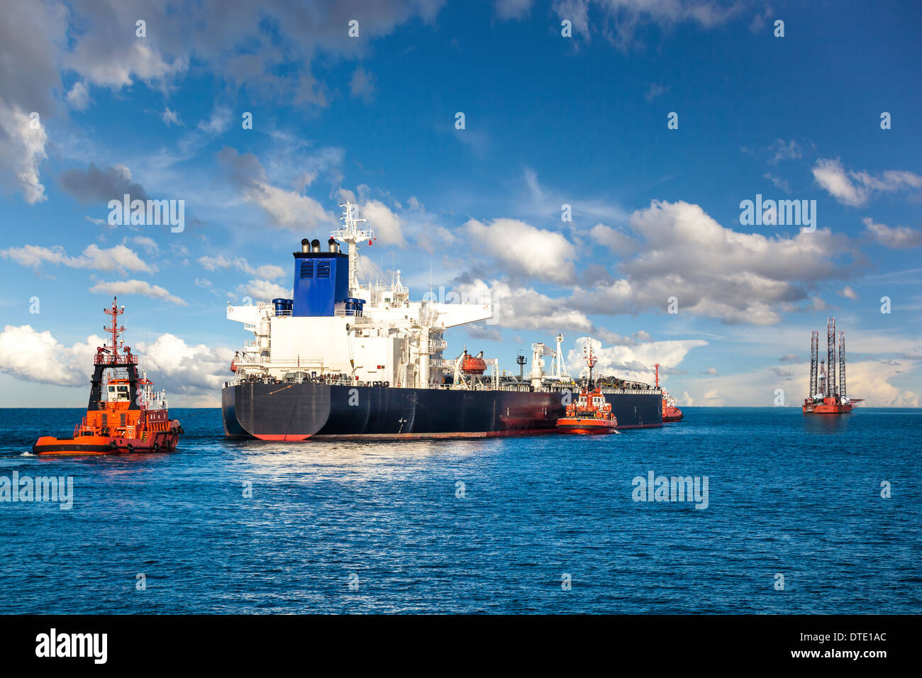 Oil Platform and Tanker in the Sea Stock Photo - Alamy
