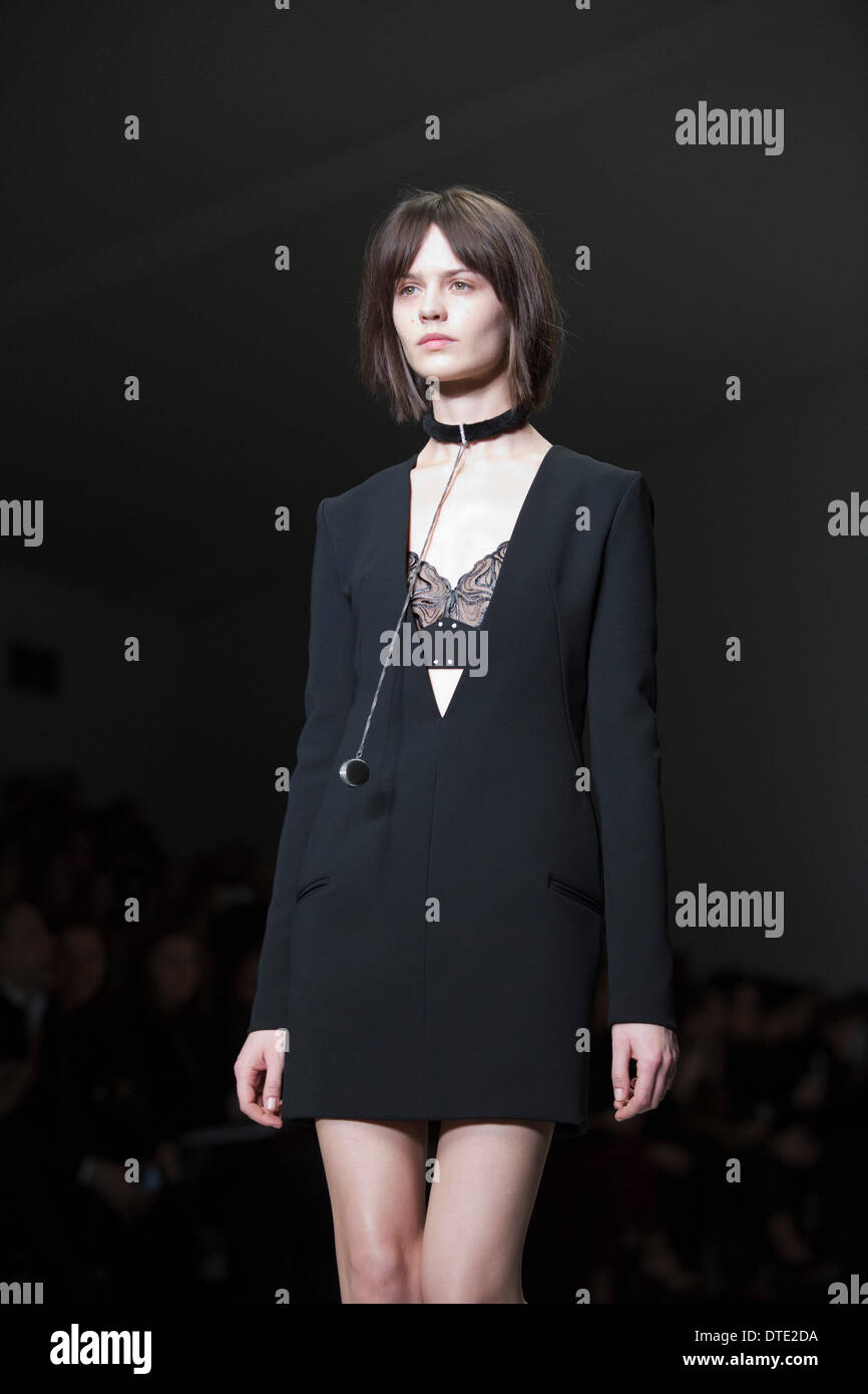 London fashion week show bfc courtyard show space hi-res stock ...