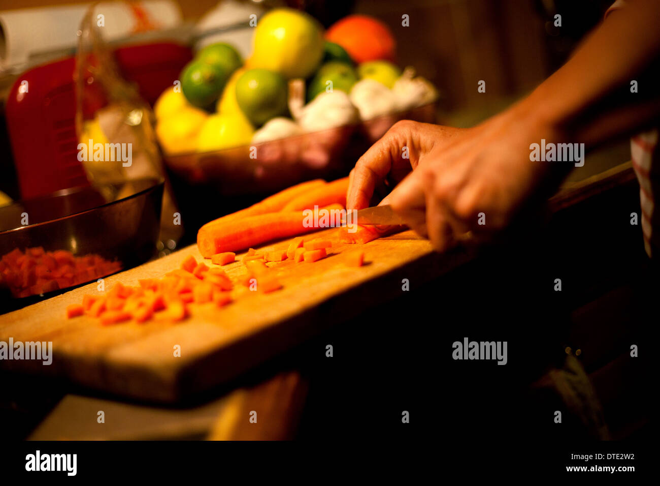Mum cook hi-res stock photography and images - Alamy