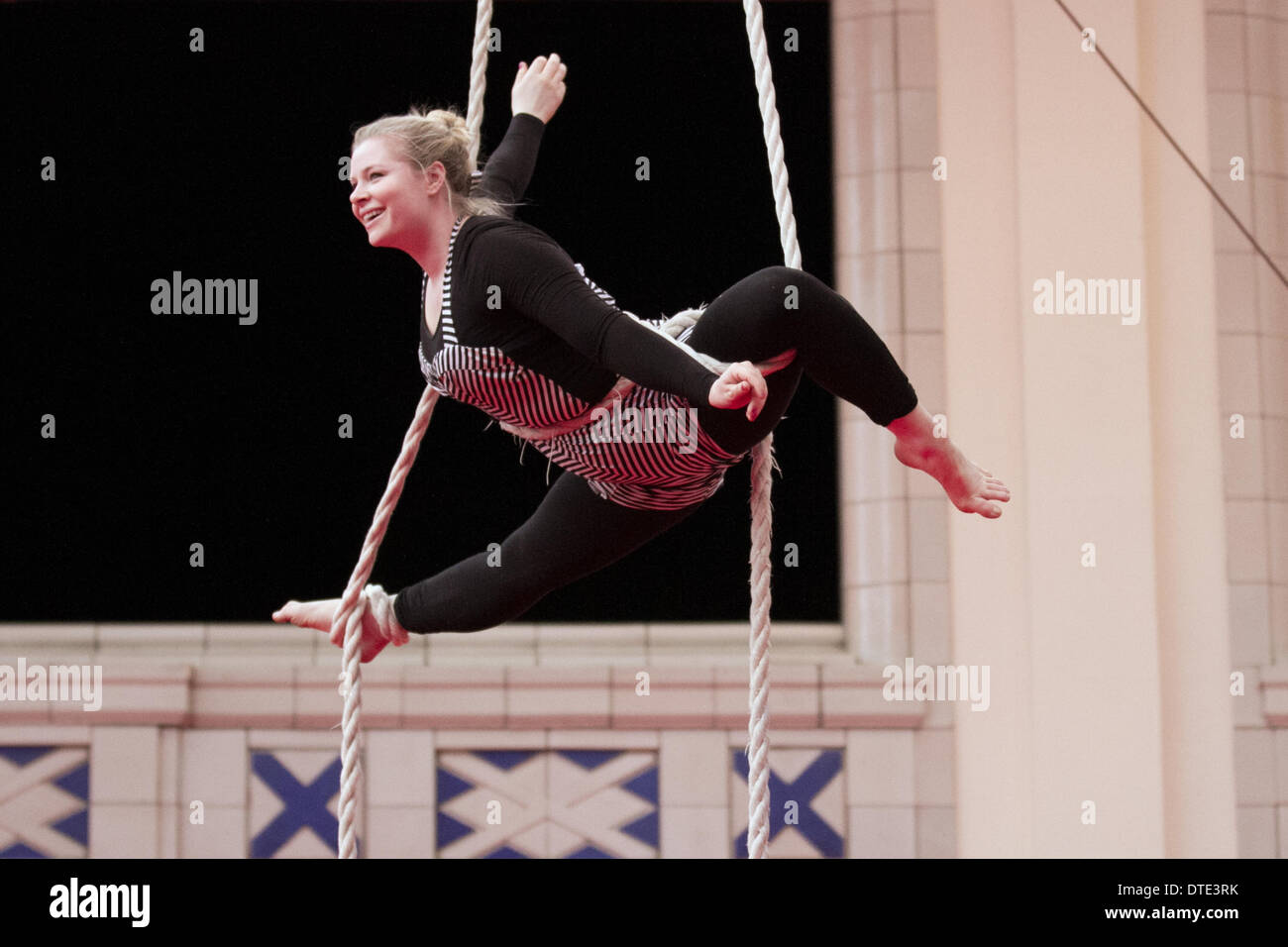 Rope acrobatics hi-res stock photography and images - Alamy
