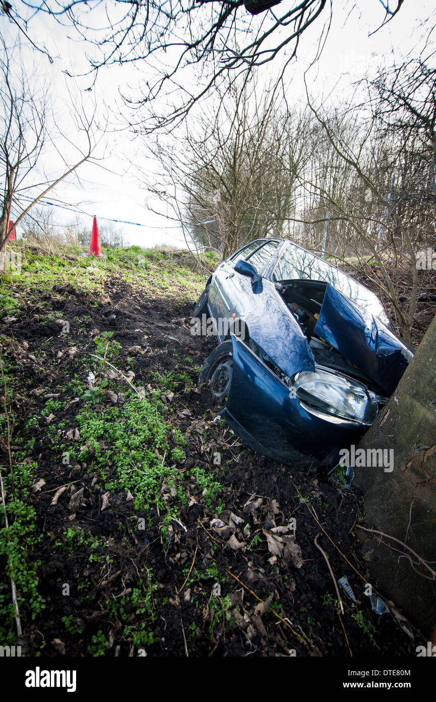Crashed car just off the A34, at the turn off to Wytham. 8th Feb 2014 ...