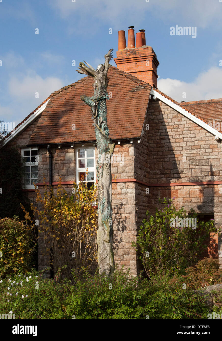 Wood carved totem pole hi-res stock photography and images - Alamy