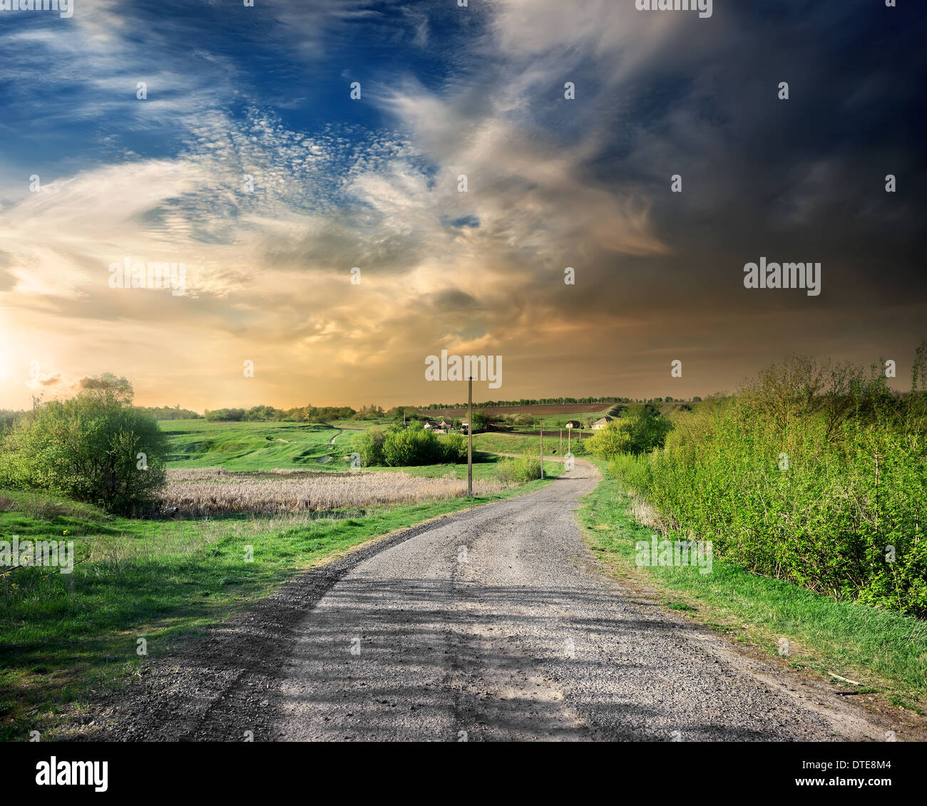 Beautiful sunset country road hi-res stock photography and images - Alamy