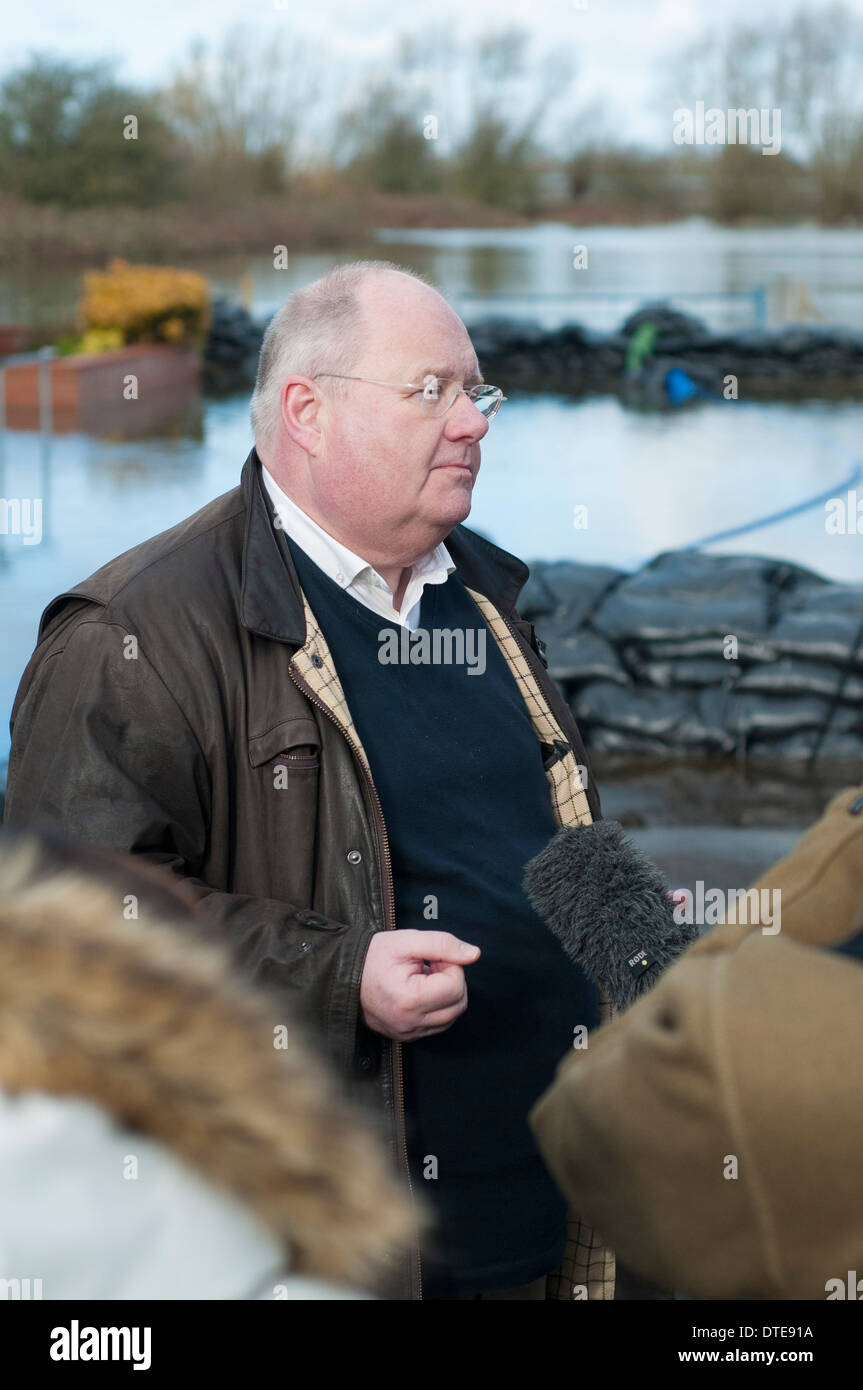 Eric Pickles visits west Oxford during the flooding of late 2013 Stock ...