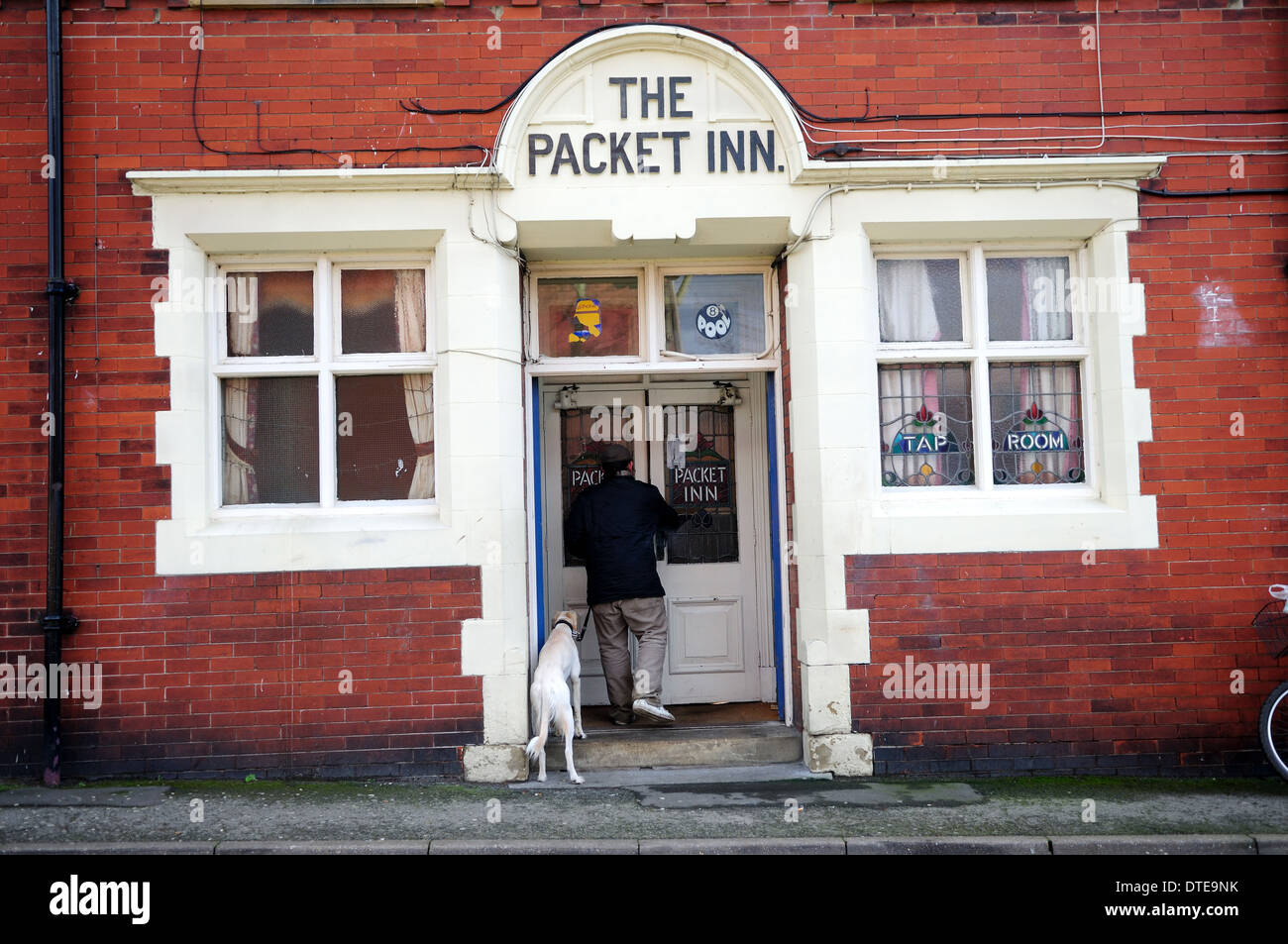 Packet windows hi-res stock photography and images - Alamy