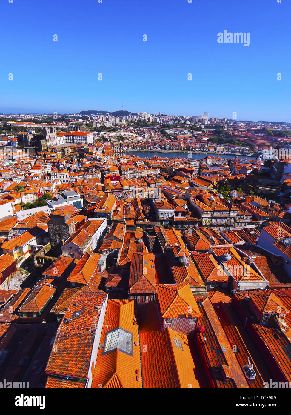Red rooftop houses portugal hi-res stock photography and images - Alamy