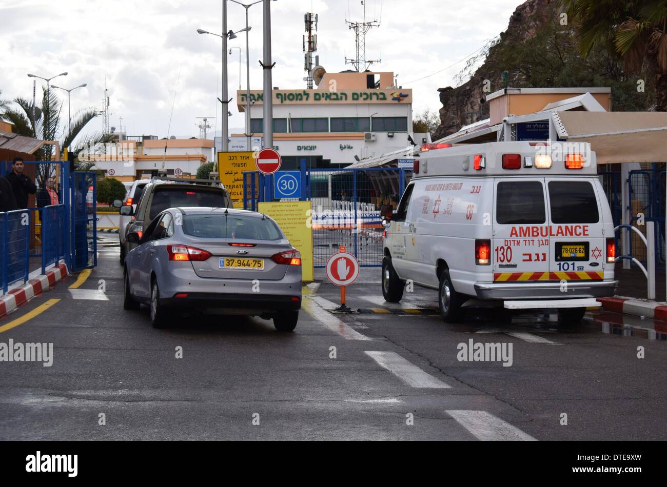 (140216) -- TABA BORDER CROSSING, Feb. 16, 2014 (Xinhua) -- An ...