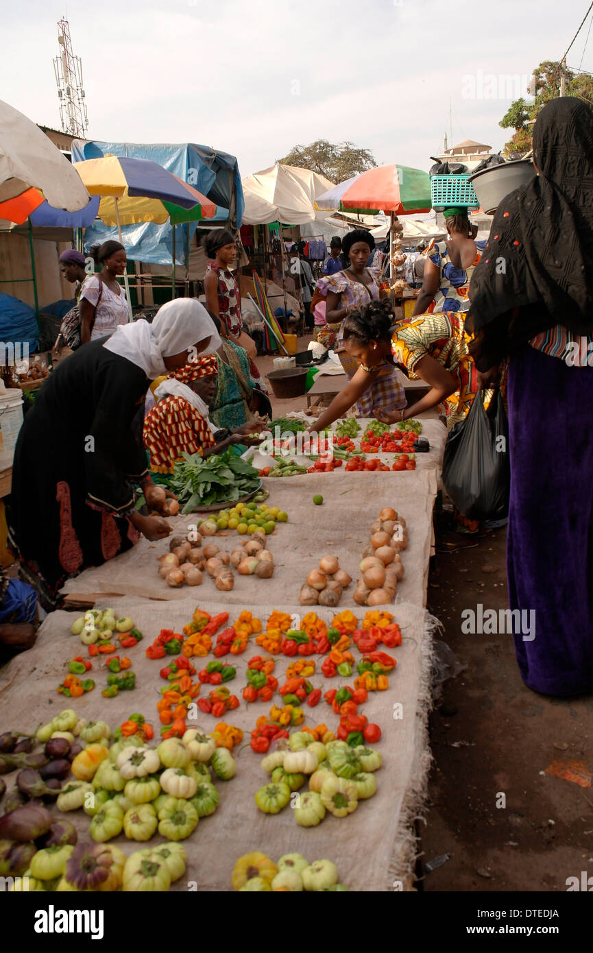 Serekunda market gambia hi-res stock photography and images - Alamy