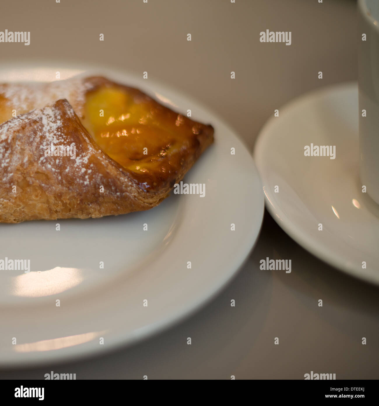 Coffee cup plates hi-res stock photography and images - Alamy