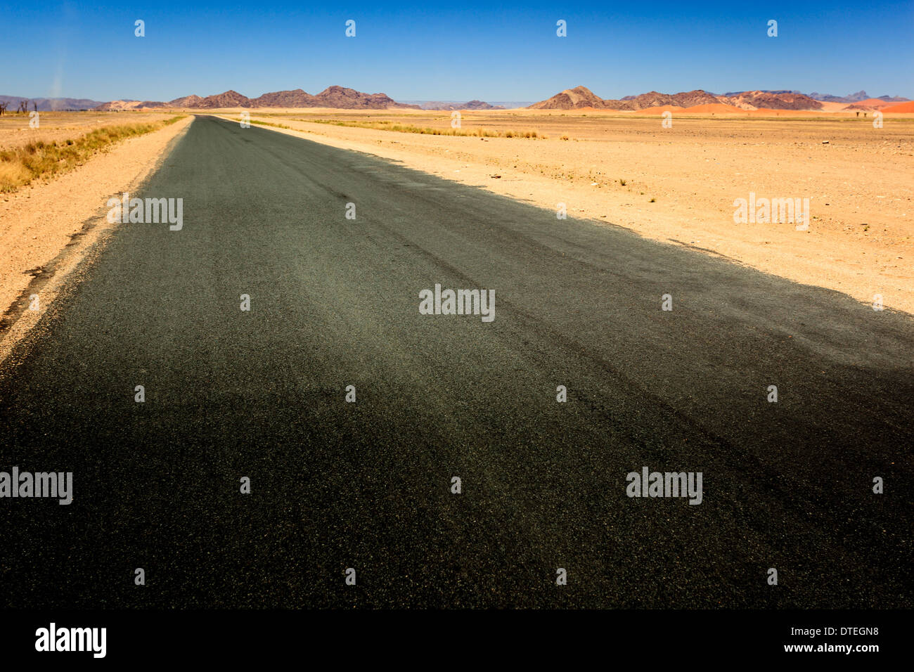 Long stretch of straight highway through the Namibian Desert in Africa ...