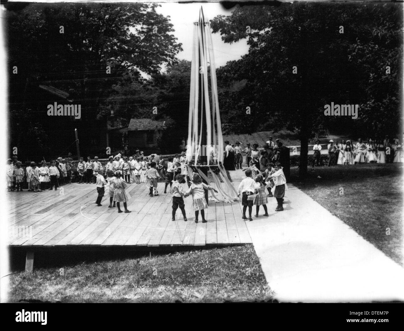 May pole dance hi-res stock photography and images - Alamy