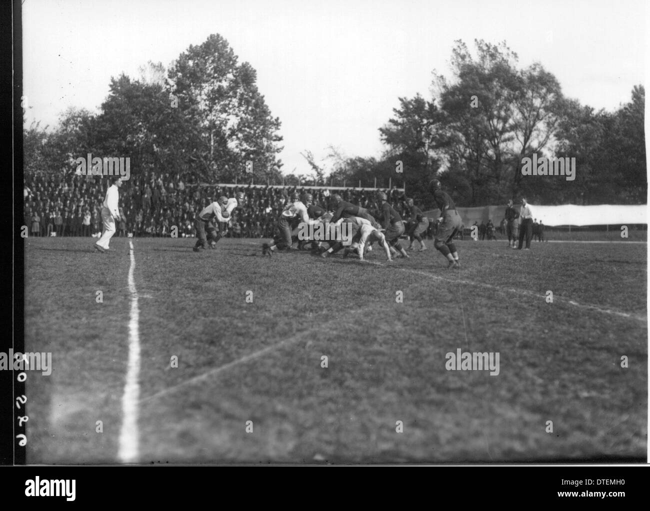 1920s football players hi-res stock photography and images - Alamy
