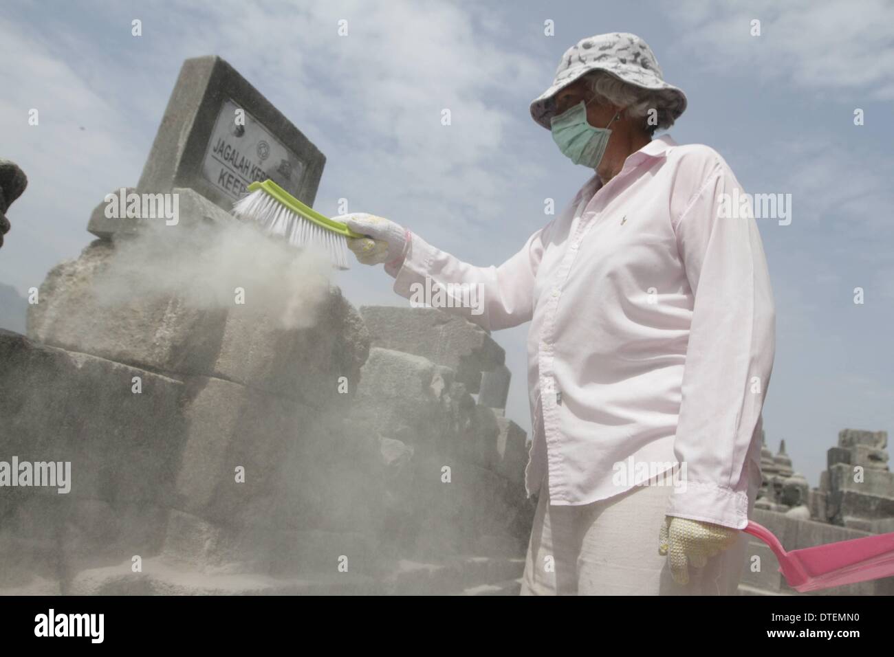 Cleaning volcano ash hi-res stock photography and images - Alamy