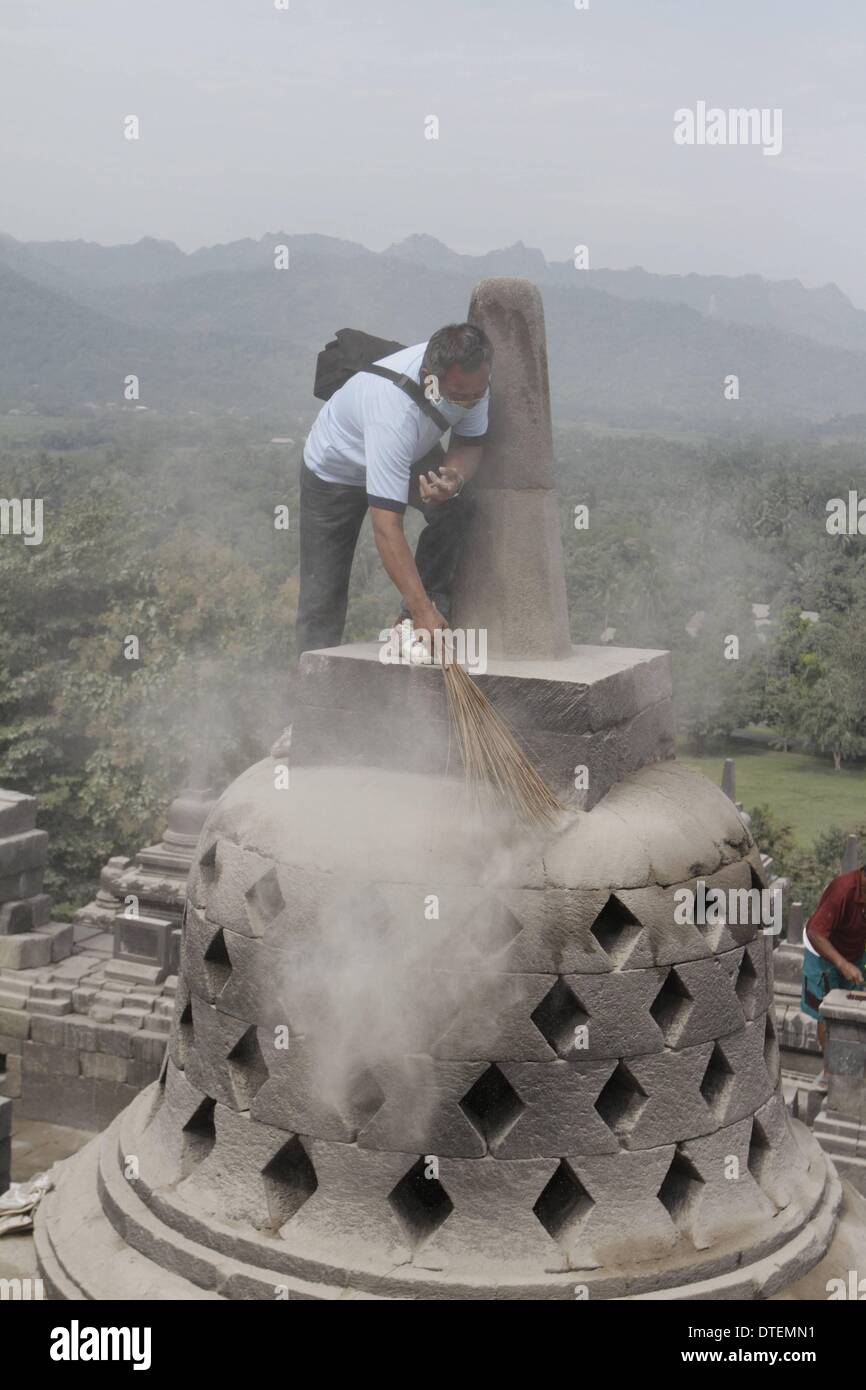 Cleaning volcano ash hi-res stock photography and images - Alamy