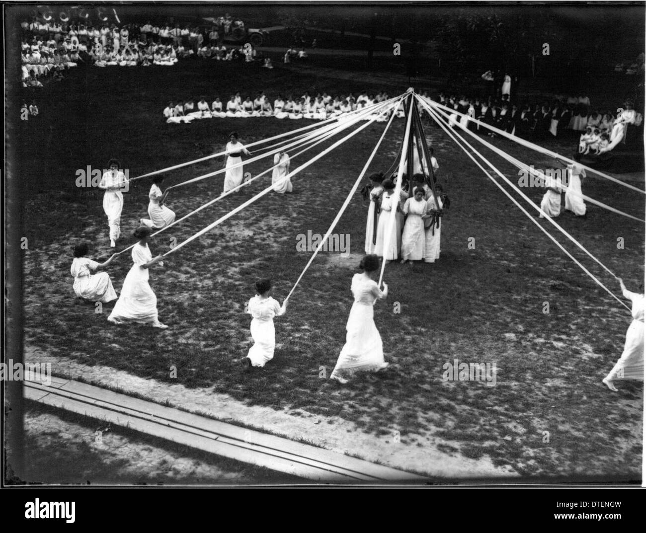 May pole dance hi-res stock photography and images - Alamy
