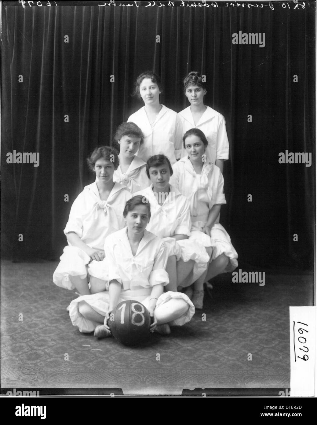 Vintage basketball uniforms hi-res stock photography and images - Alamy