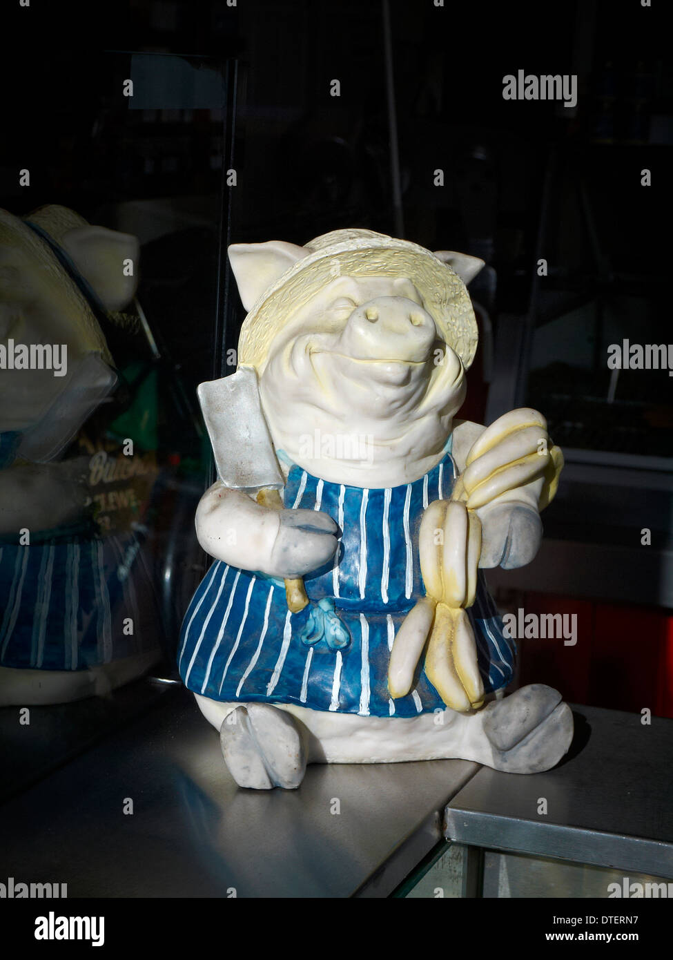 Smiling pig in butcher shop window UK Stock Photo - Alamy