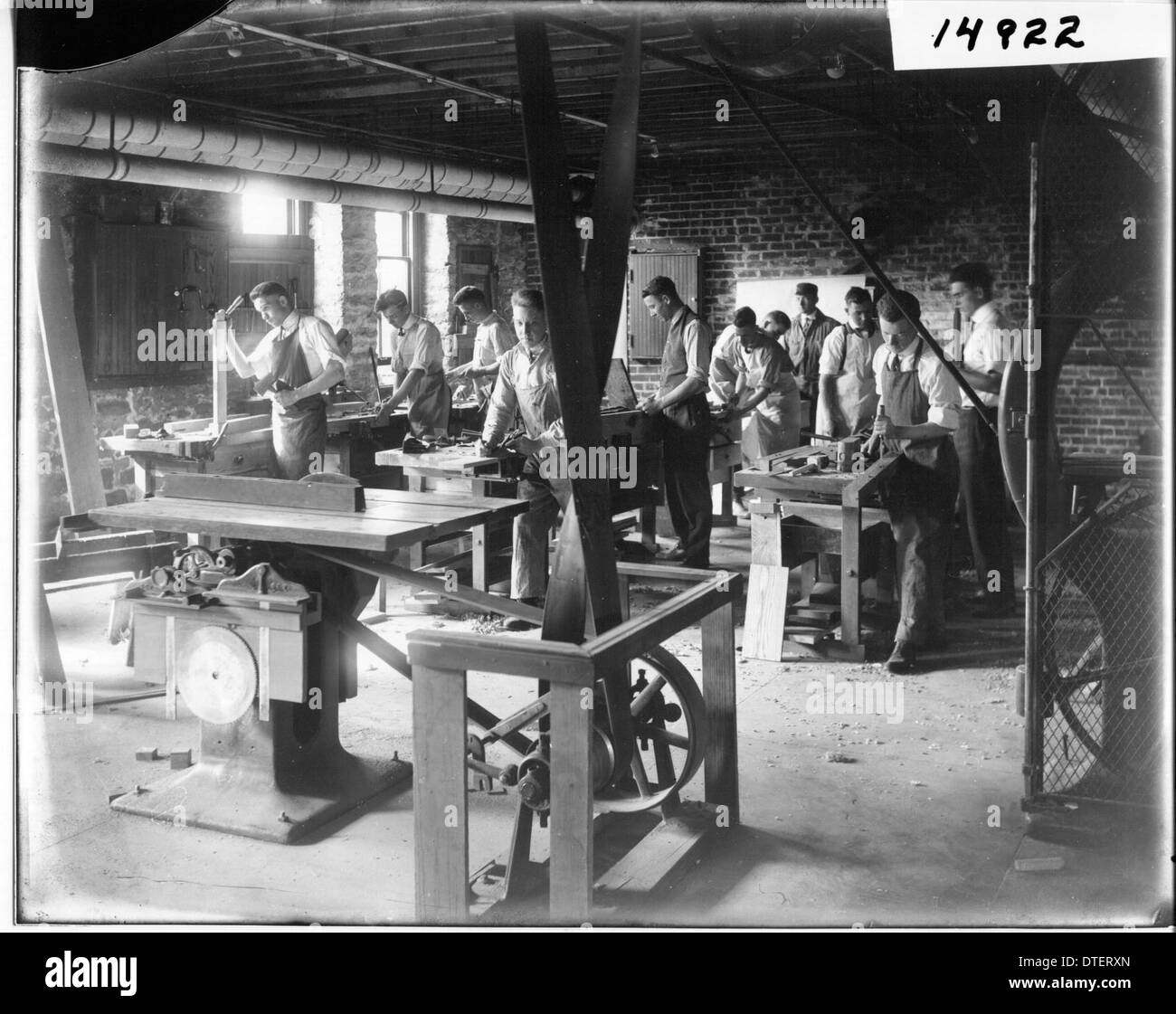 Manual arts class hi-res stock photography and images - Alamy