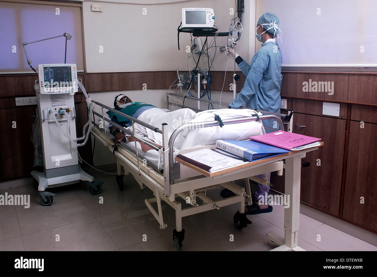 INTENSIVE CARE UNIT Stock Photo - Alamy