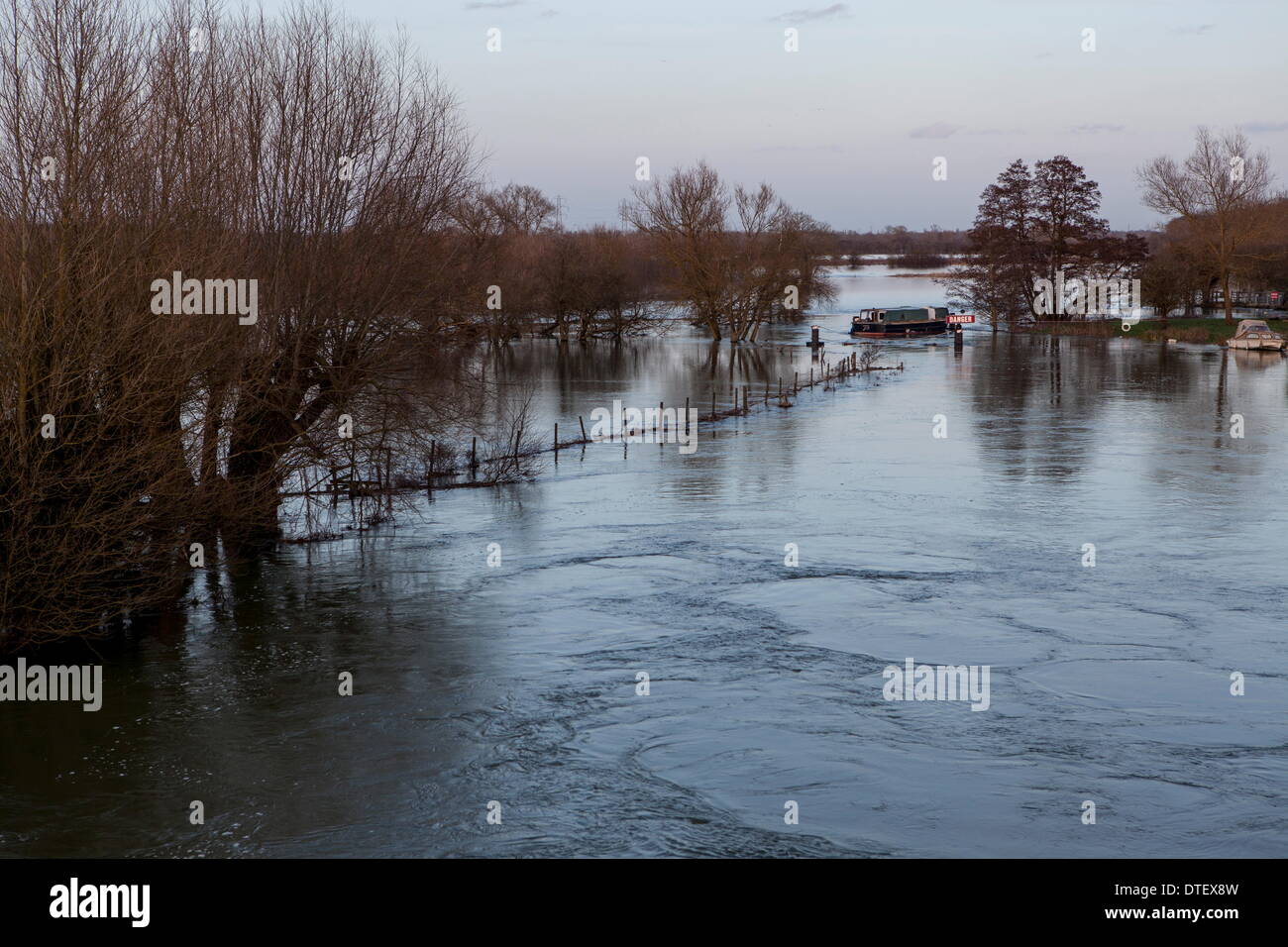 Oxfordshire, UK. 16th Feb, 2014. Thames in flood, Eynsham Toll Bridge ...