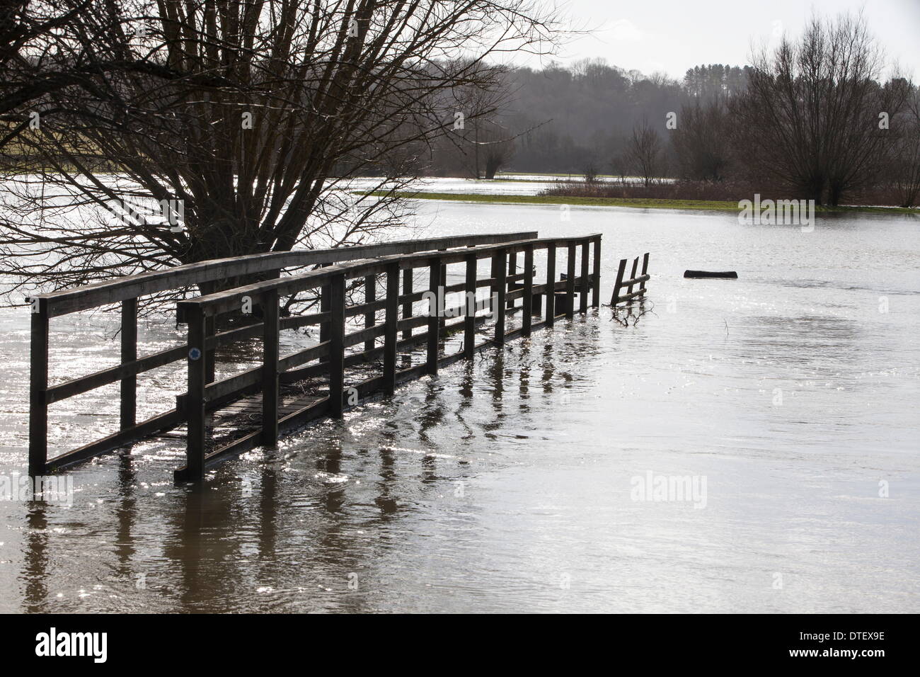 Oxfordshire, UK. 16th Feb, 2014. Stonesfield common and the River ...