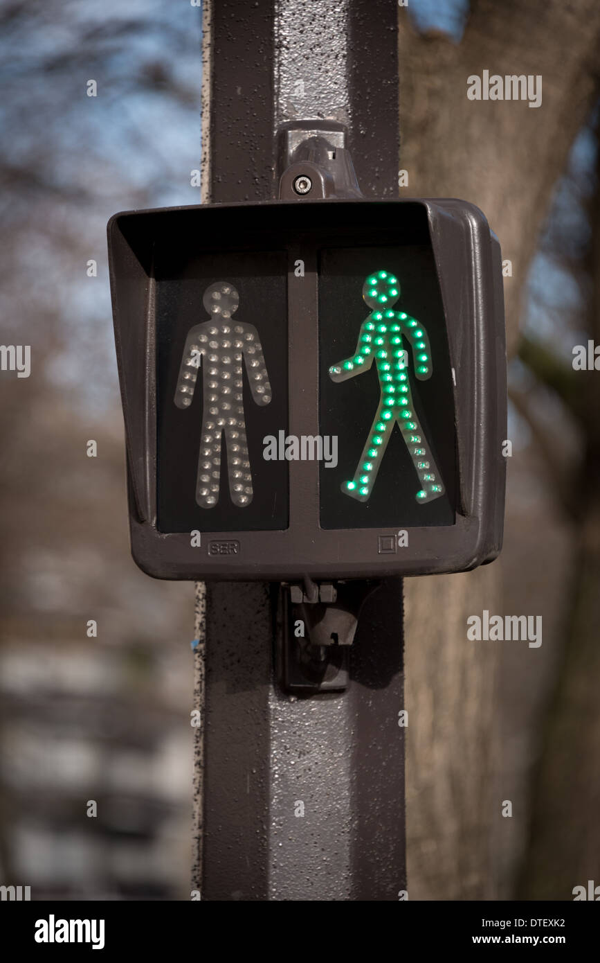 French pedestrian crossing sign hi-res stock photography and images - Alamy
