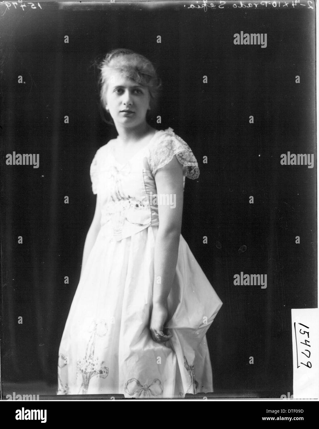 Standing portrait photograph of Helen Leever 1916 Stock Photo - Alamy