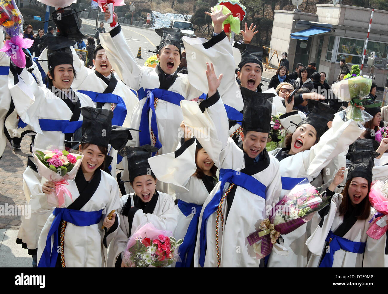 Seoul, South Korea. 17th Feb, 2014. South Korean students of Chung-Ang ...