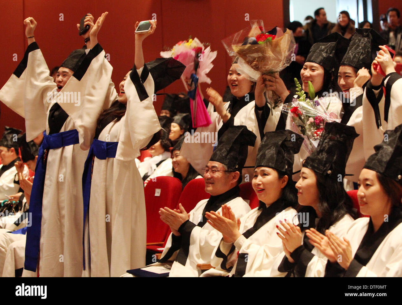 Korean graduation ceremony hi-res stock photography and images - Alamy