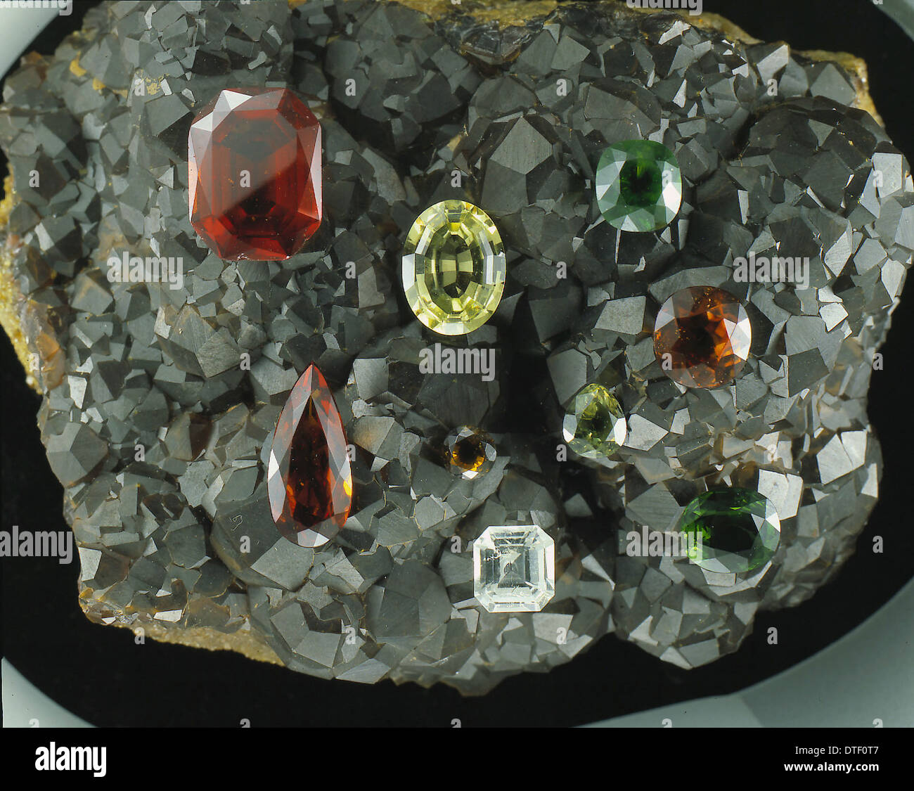 Garnet stone hi-res stock photography and images - Alamy