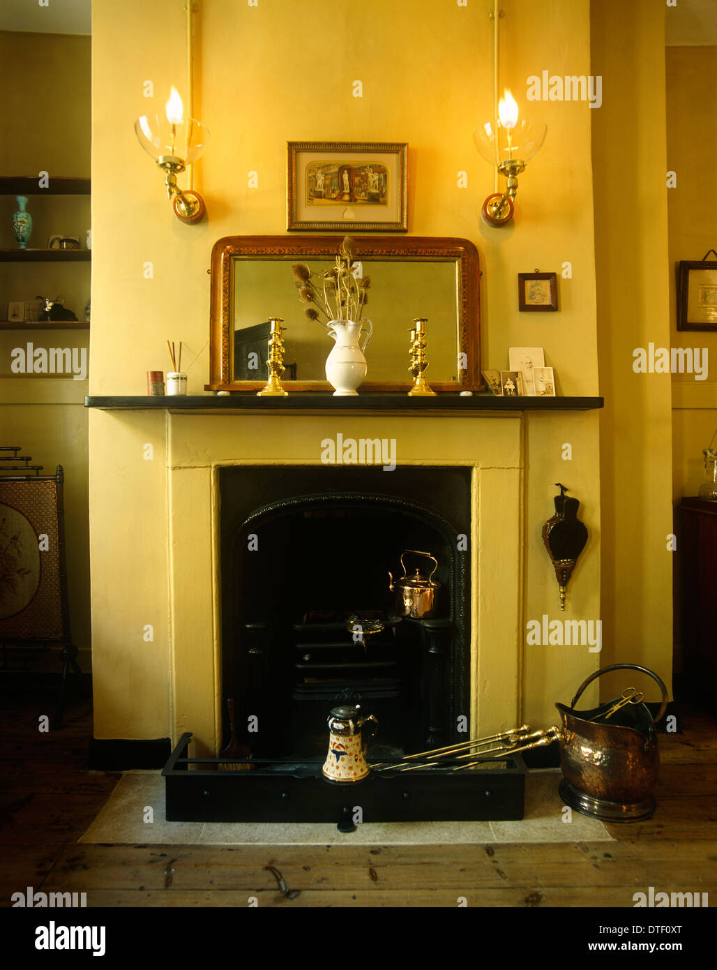 19th century almshouse hi-res stock photography and images - Alamy