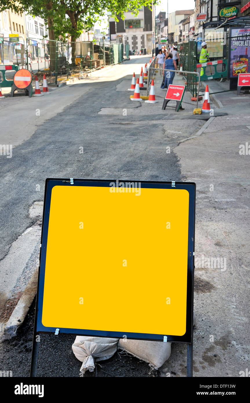 Road sign blank uk hi-res stock photography and images - Alamy
