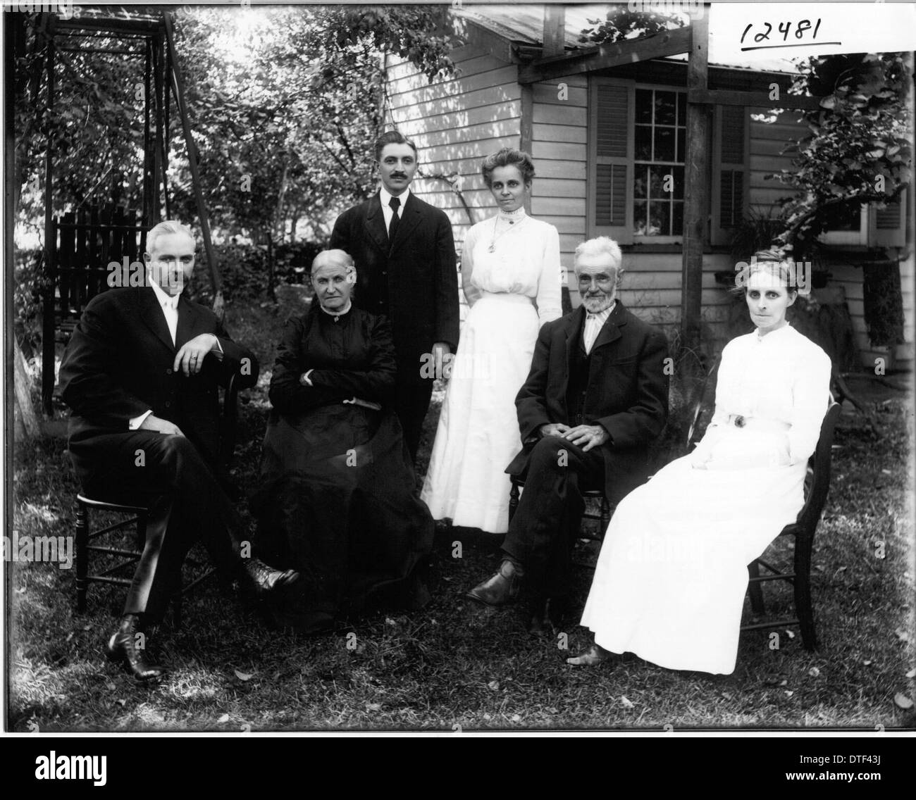 This 1913 photograph shows the Alfred Garrod family posing in front of ...