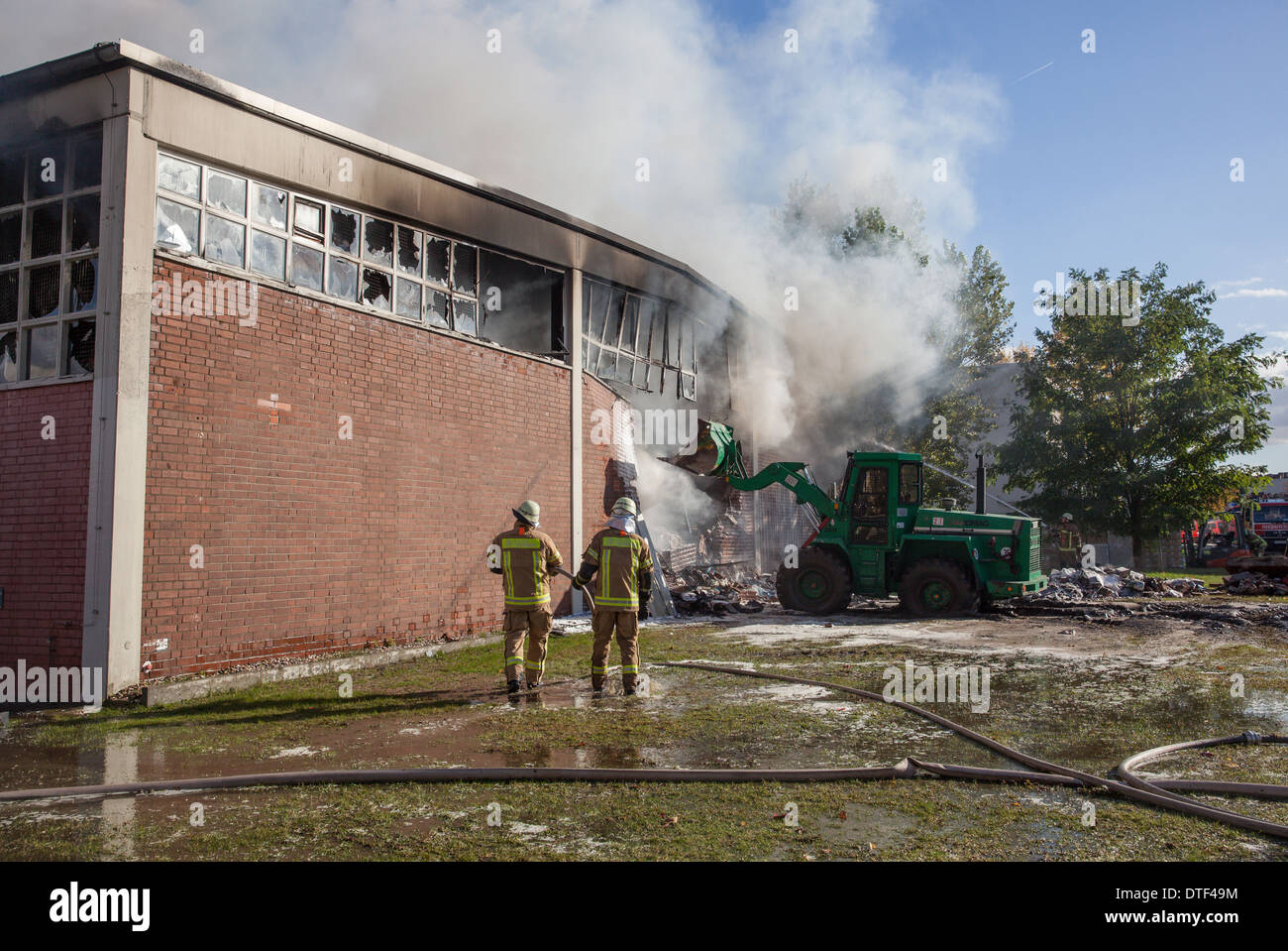 Berlin, Germany, Loesch works at a burning warehouse Stock Photo - Alamy
