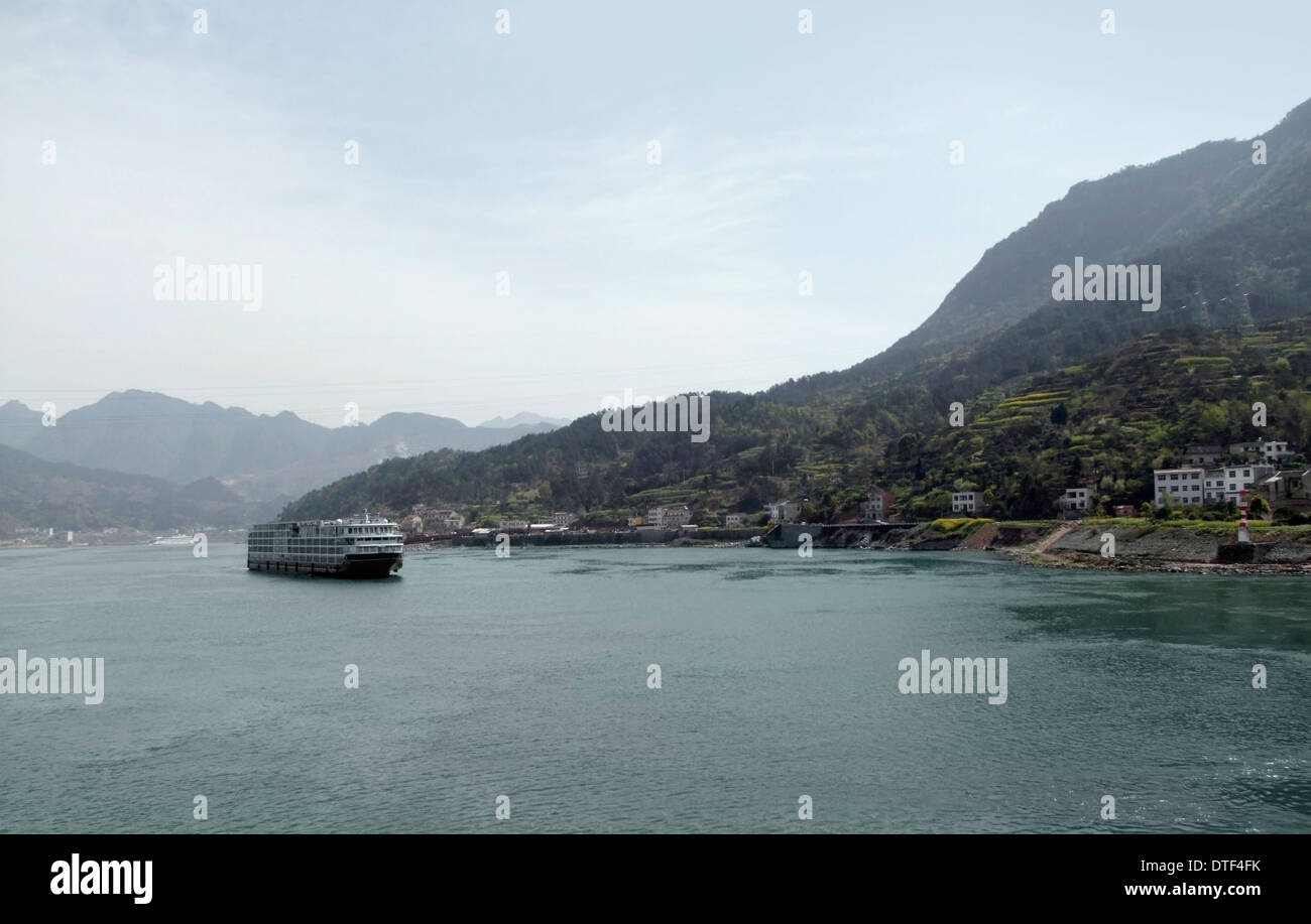 scenery along the Yangtze River in China Stock Photo - Alamy