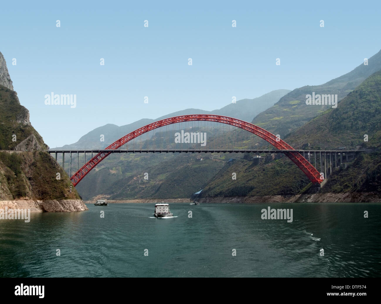 Yangtze river bridge architecture hi-res stock photography and images ...