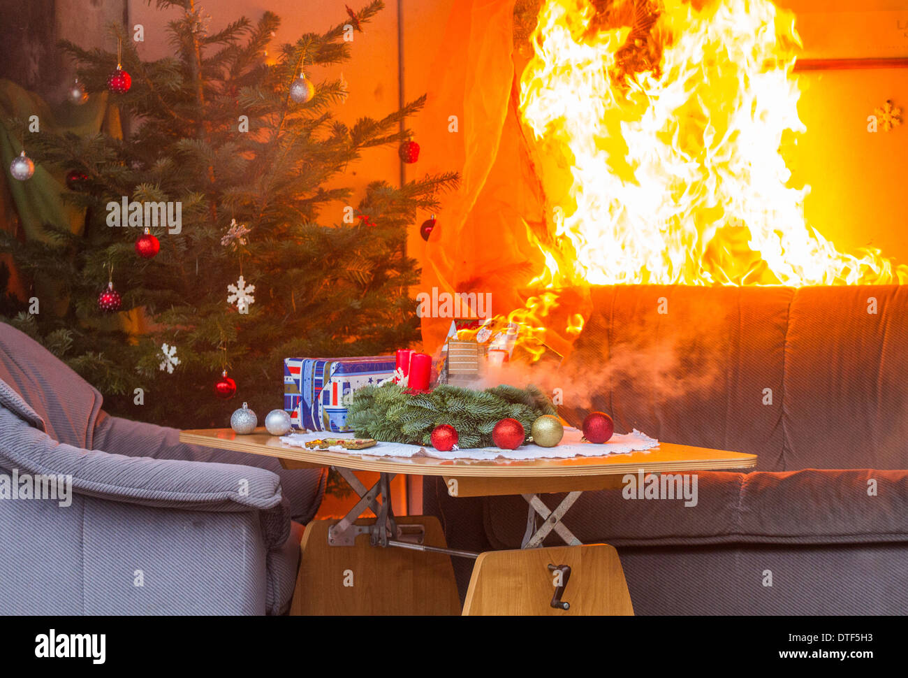 Berlin, Germany, burning wreaths in a Branduebungscontainer Stock Photo ...