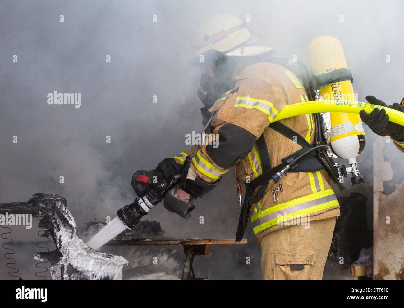 Berlin, Germany, fire in Loesch attack on a Branduebungscontainer Stock ...