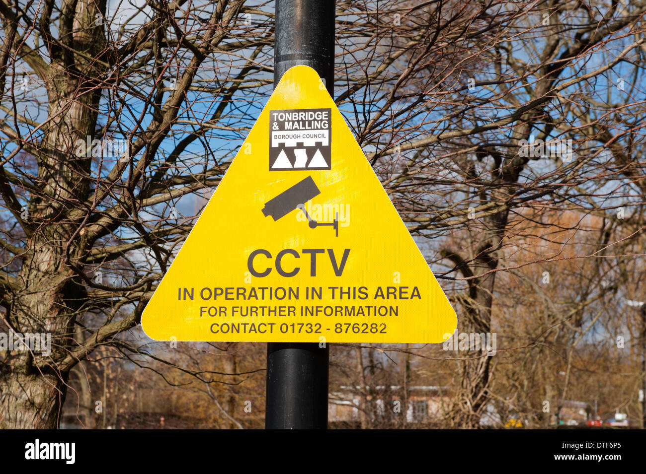 Closed circuit television warning sign hi-res stock photography and ...