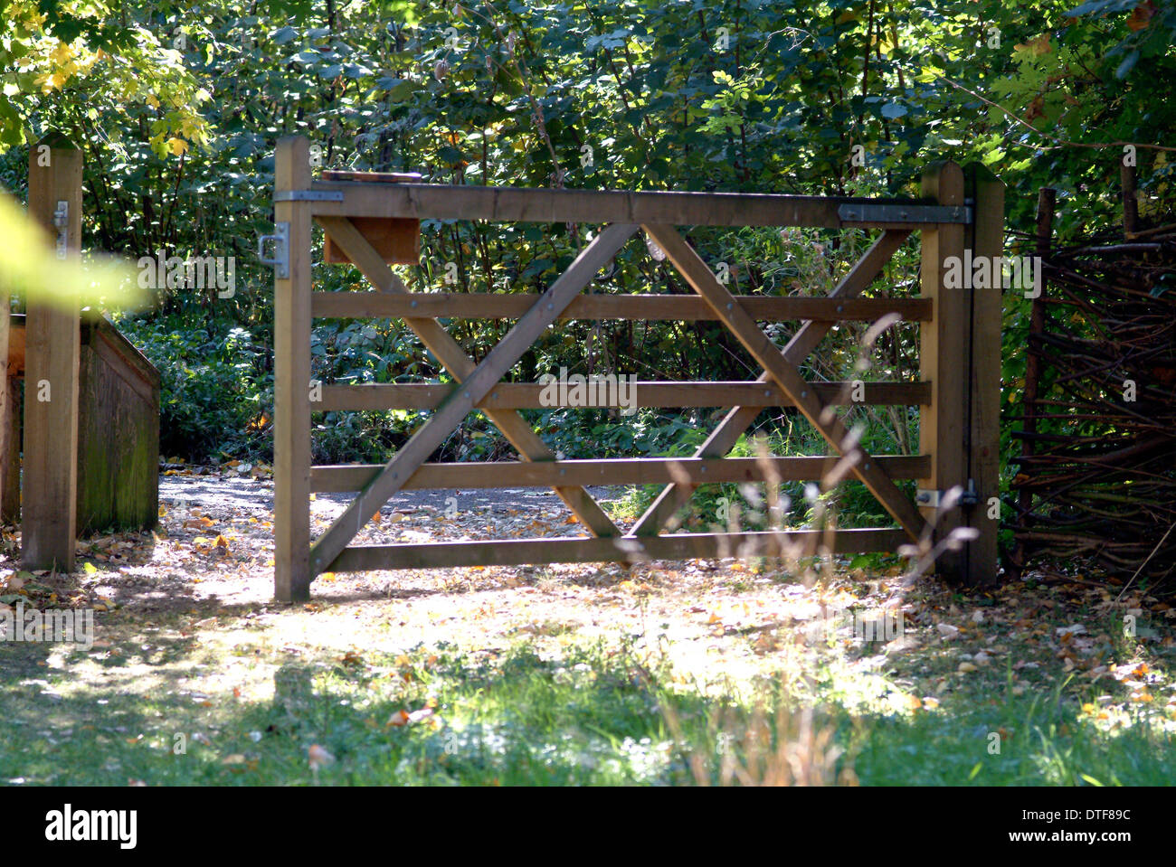Wildlife Garden gate Stock Photo - Alamy