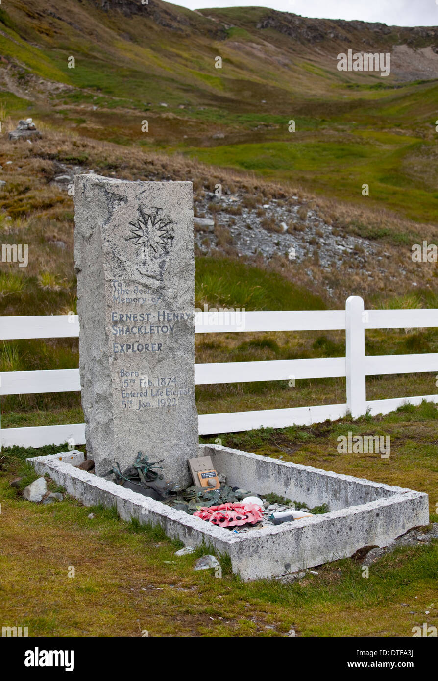 Shackletons grave hi-res stock photography and images - Alamy