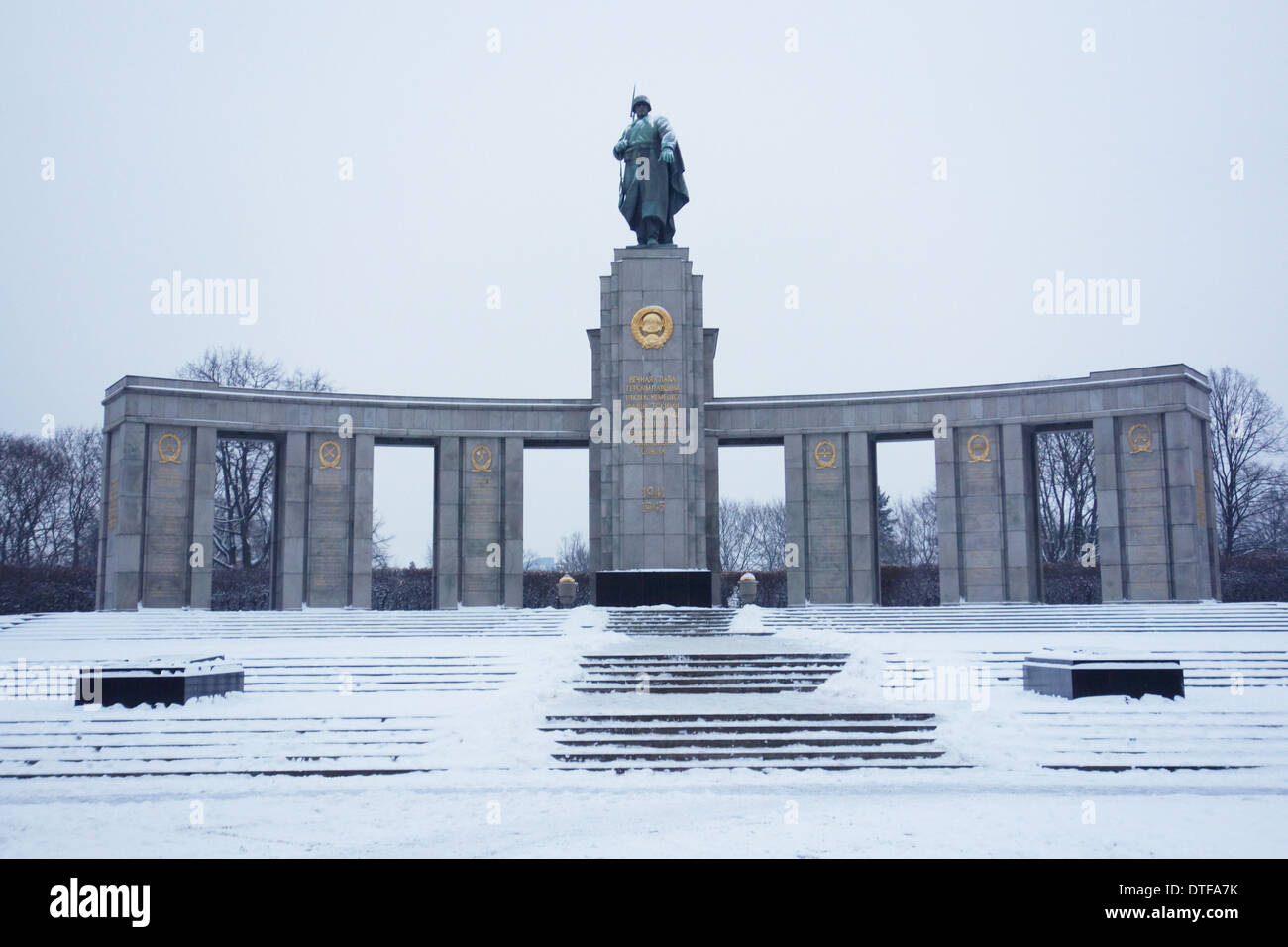 Soviet memorial horizontal hi-res stock photography and images - Alamy