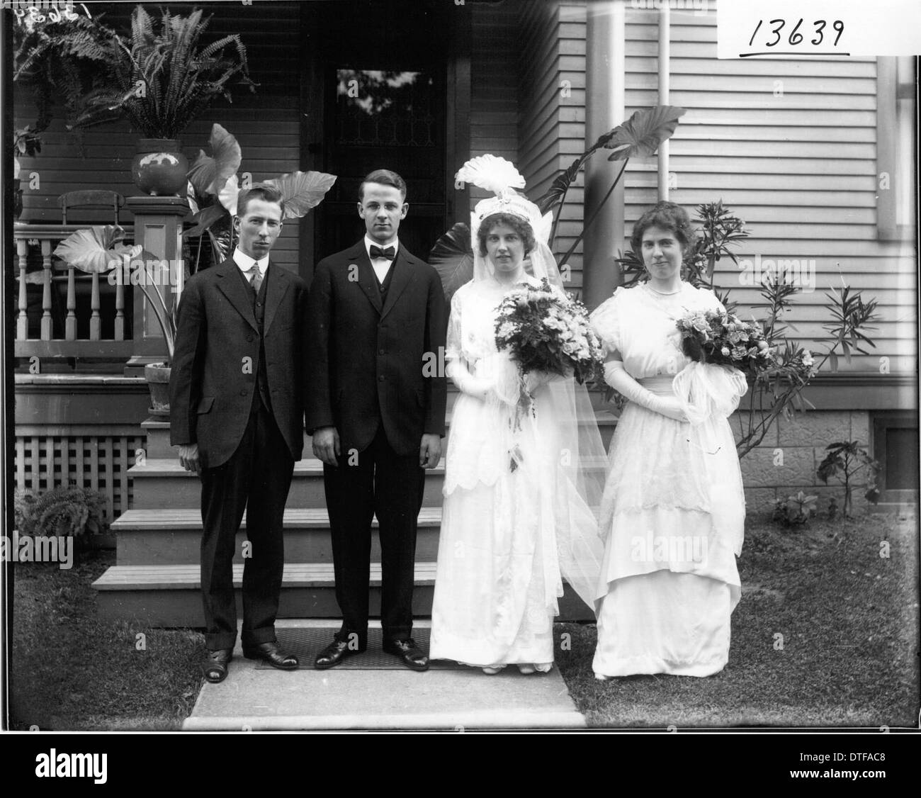 Best man bride groom ceremony hi-res stock photography and images - Alamy