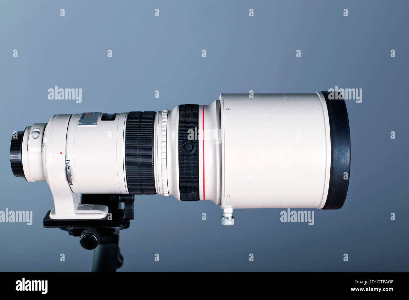 Telephoto lens hi-res stock photography and images - Alamy
