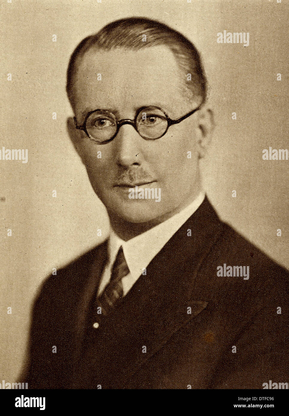 Bond hi-res stock photography and images - Alamy