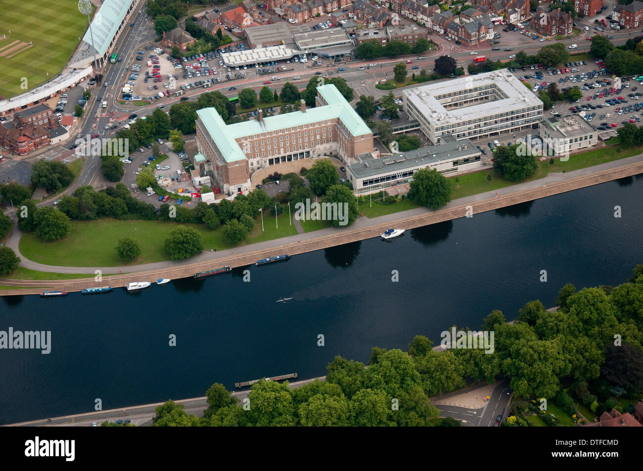 Nottinghamshire county hall looking river hi-res stock photography and ...