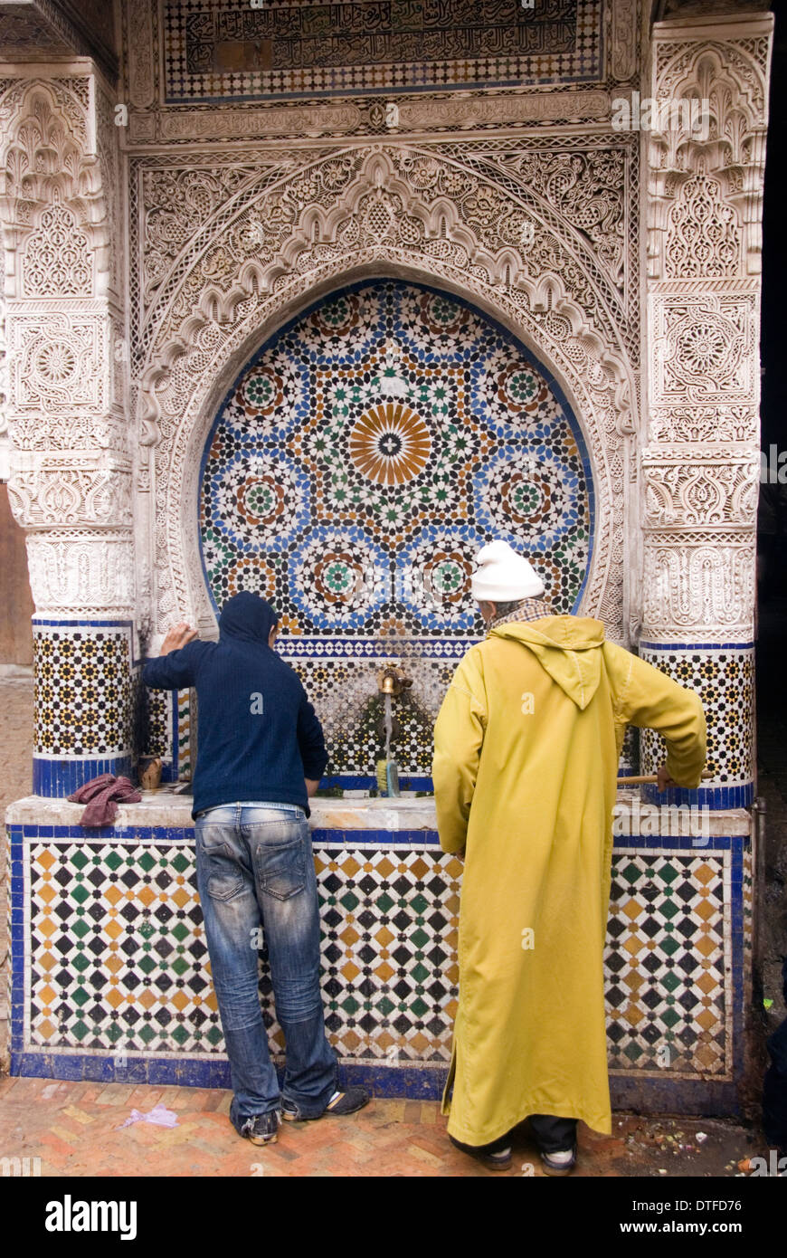 MOROCCO; FEZ. DRAWING WATER FROM THE MOSQUE WELL Stock Photo - Alamy