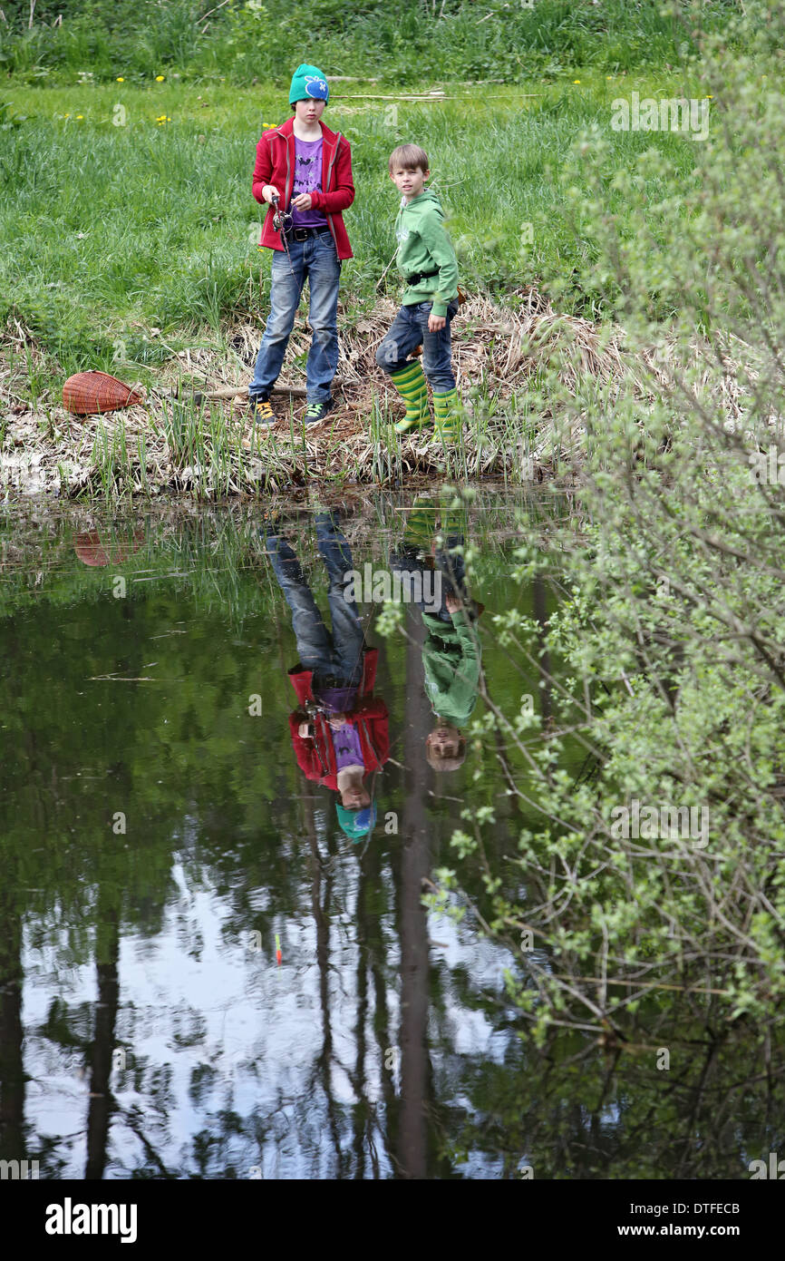Pond children hi-res stock photography and images - Alamy