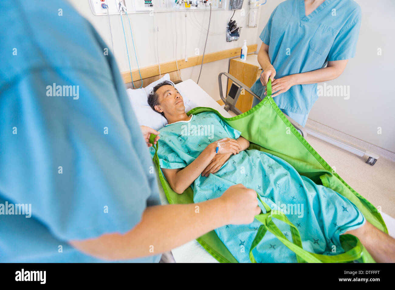 Transferring patient hospital bed hi-res stock photography and images ...